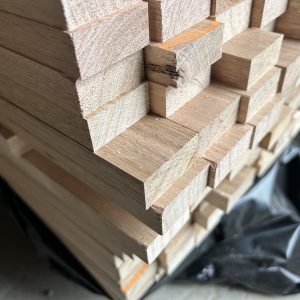 Tasmanian Oak Hardwood DAR 42x19mm Pickets - I Got Wood